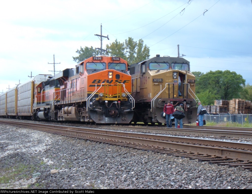 BNSF 7636 & UP 9739